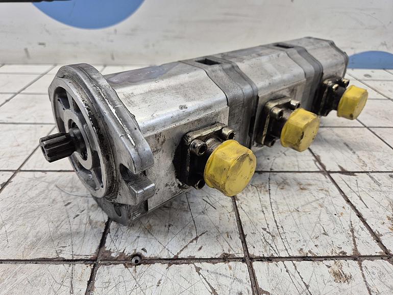 Hydraulic pumps | Liebherr LTM 1035/2 3 way gear pump | UCM Holland