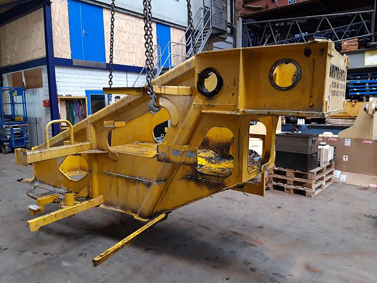 Superstructures | A frame Grove GMK 3055 | UCM Holland