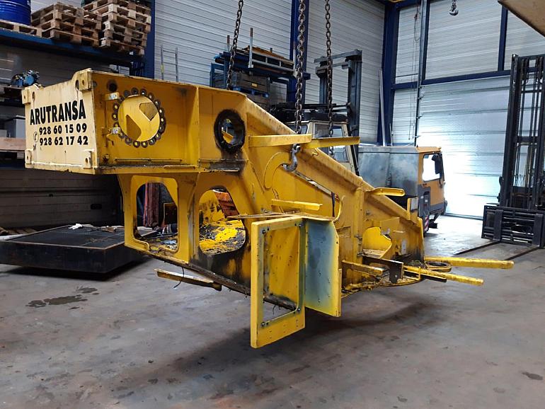 Superstructures | A frame Grove GMK 3055 | UCM Holland