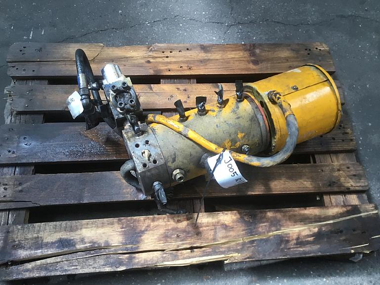 Swivels | PPM 380 ATT hydraulic and electric swivel | UCM Holland