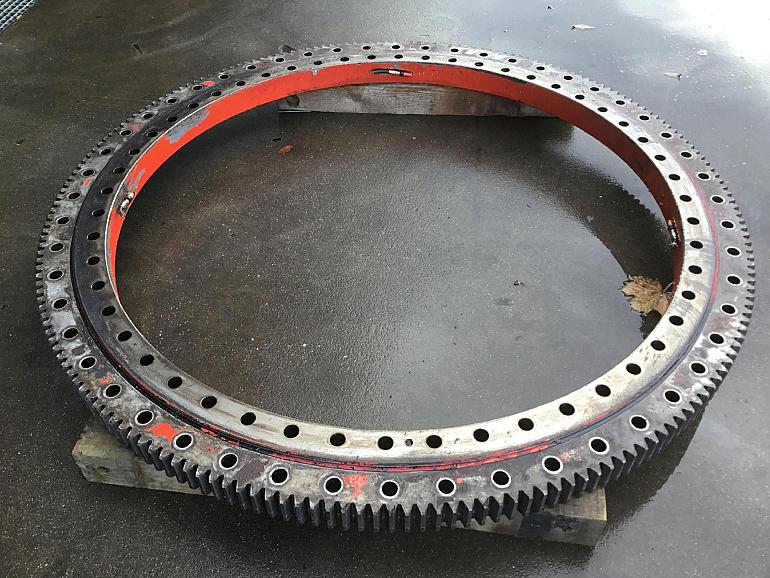 Turntables | Grove GMK 3055 Slew ring | UCM Holland