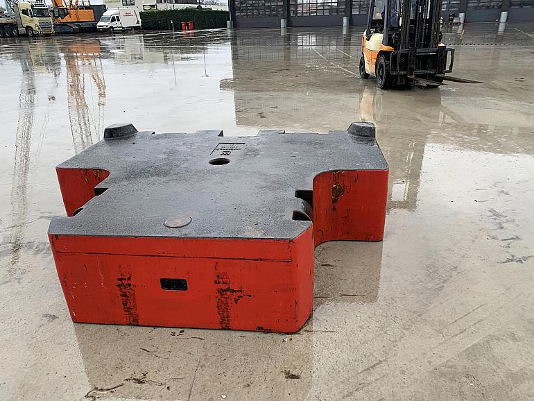 Counterweights | Grove GMK 6400 central counterweight 10 ton | UCM Holland