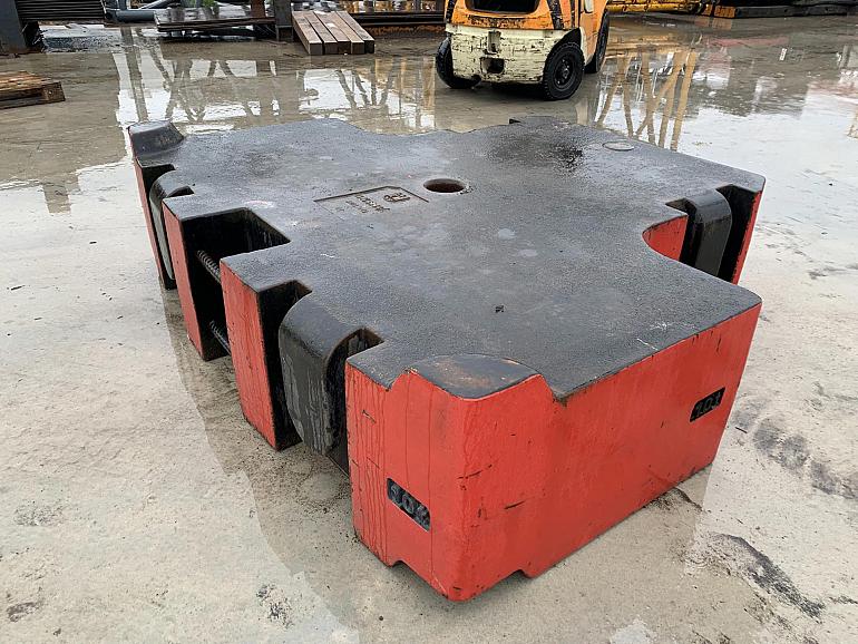 Counterweights | Grove GMK 6400 central counterweight 10 ton | UCM Holland