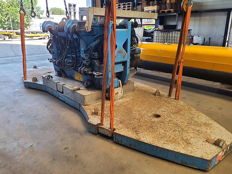 Counterweights | Liebherr LTM 1400-7.1 counterweight base plate | UCM ...