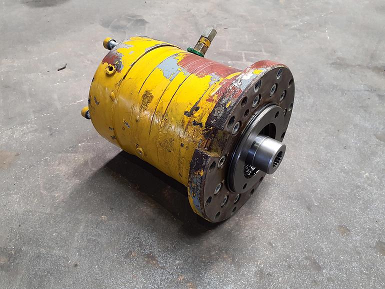Winches | Grove GMK 3050 winch compleet with brake and motor. | UCM Holland