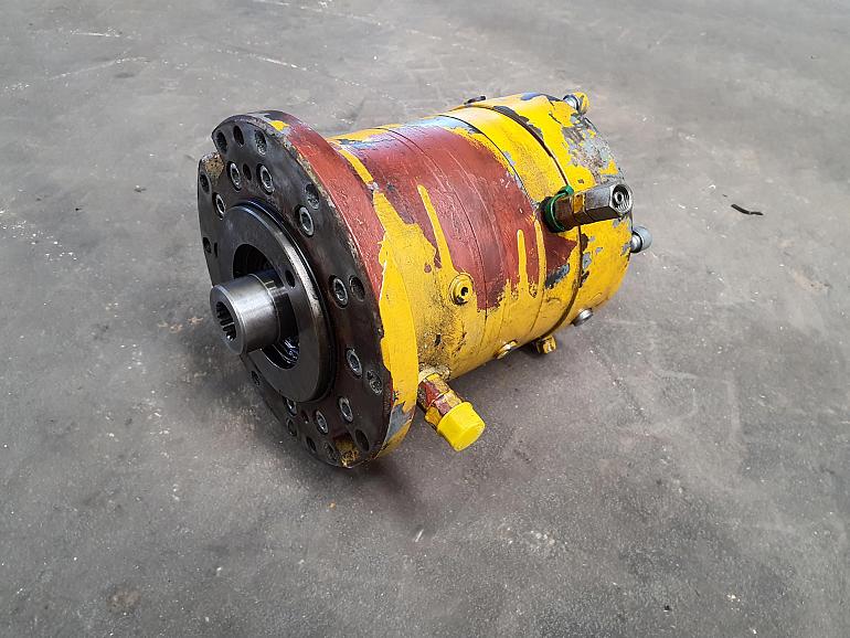 Winches | Grove GMK 3050 winch compleet with brake and motor. | UCM Holland
