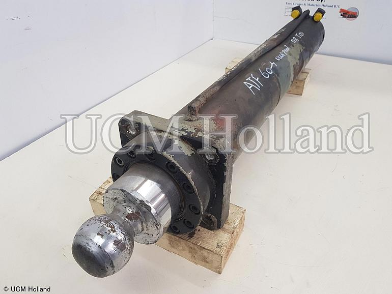 Outrigger cylinders | Faun ATF 60-4 outrigger cylinder front | UCM Holland
