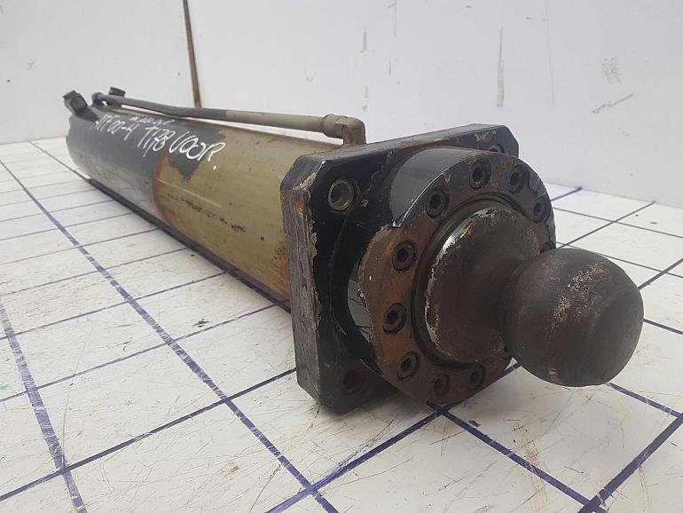 Outrigger cylinders | Faun ATF 60-4 outrigger cylinder front | UCM Holland