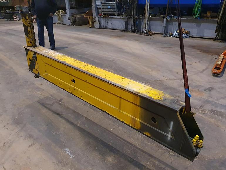 Vigas voladizas | Liebherr LTM 1050-1 sliding beam complete front | UCM ...