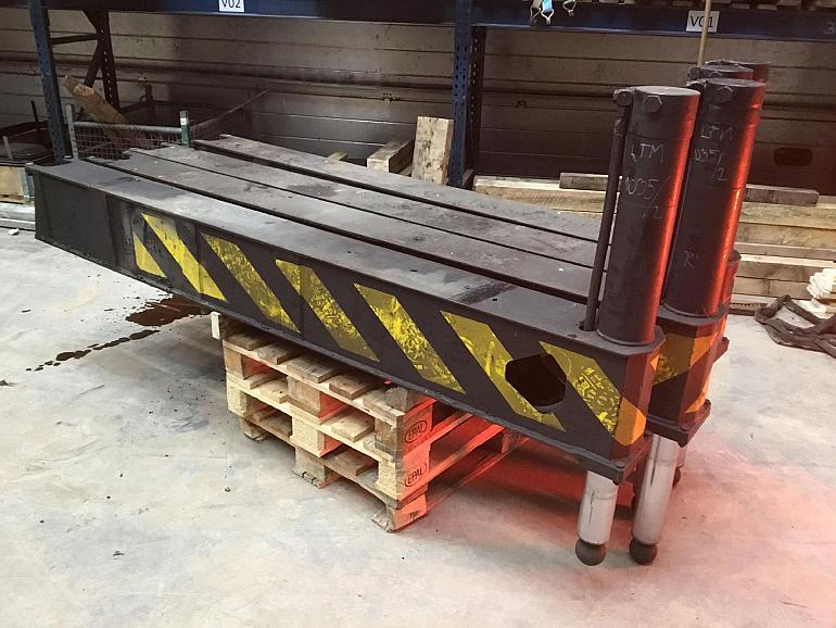 Outrigger beams | Liebherr LTM 1035/2 outrigger beam complete | UCM Holland