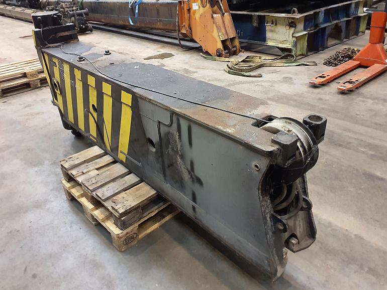 Outrigger beams | Liebherr LTM 1200/1 outrigger rear | UCM Holland