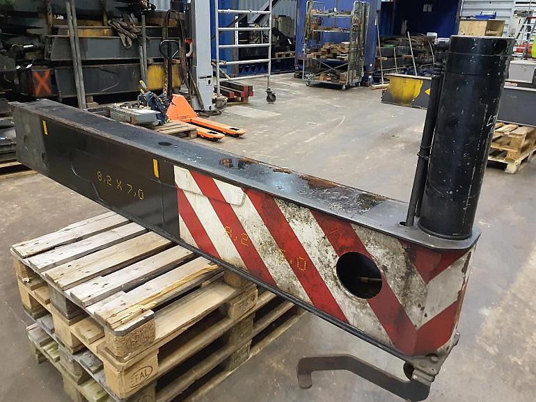 Outrigger beams | Liebherr LTM 1080-1 front sliding beam complete | UCM ...