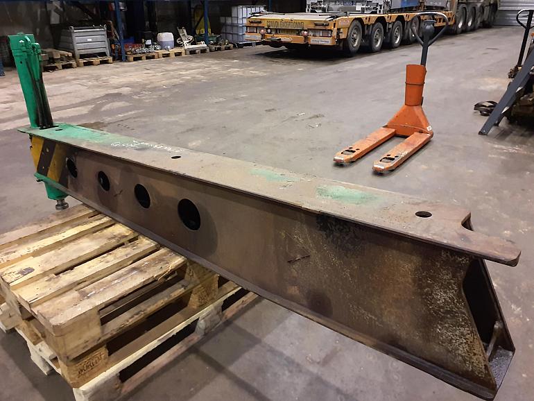 Outrigger beams | Faun ATF 60-3 front outigger beam | UCM Holland