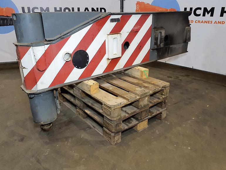 Outrigger beams | Liebherr LTM 1250-6.1 first outriggerbeam front with ...