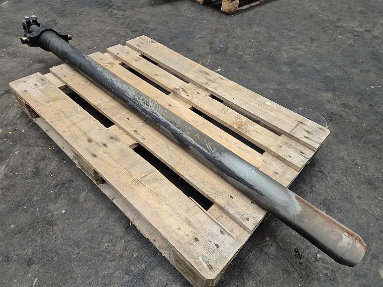 Cylinders | Liebherr LTM 1250-6.1 front sliding beam cylinder | UCM Holland