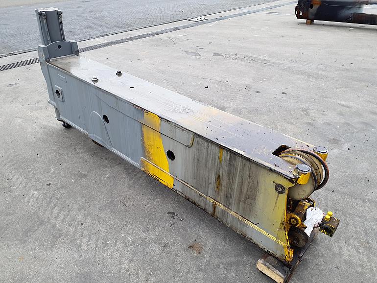 Vigas voladizas | Liebherr LTM 1160-2 sliding beam complete front | UCM ...