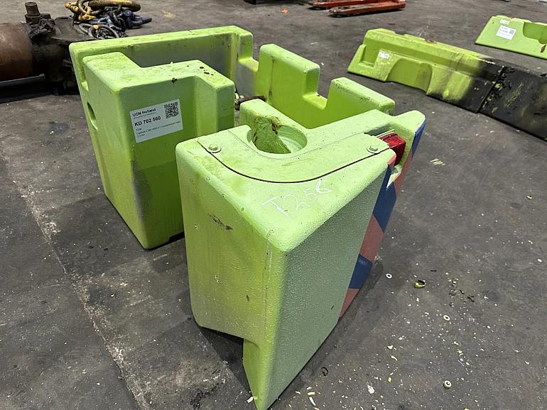 Counterweights | Liebherr LTM 1050-3.1 counterweight right 2.2 ton ...