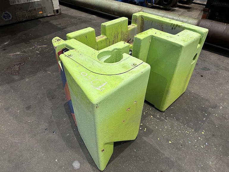 Counterweights | Liebherr LTM 1050-3.1 counterweight left 2.2 ton | UCM ...