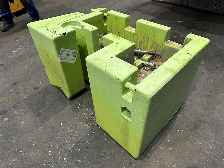 Counterweights | Liebherr LTM 1050-3.1 counterweight left 2.2 ton | UCM ...